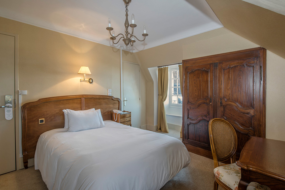 Chambre classique individuelle · HPLV Vezelay · Hôtel de la Poste et du ...